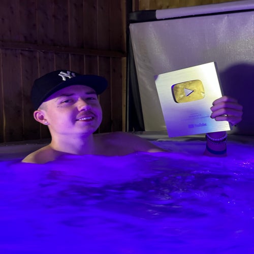 MollyBoyTV – Bio, Birthday, Age, Video | Cameo
